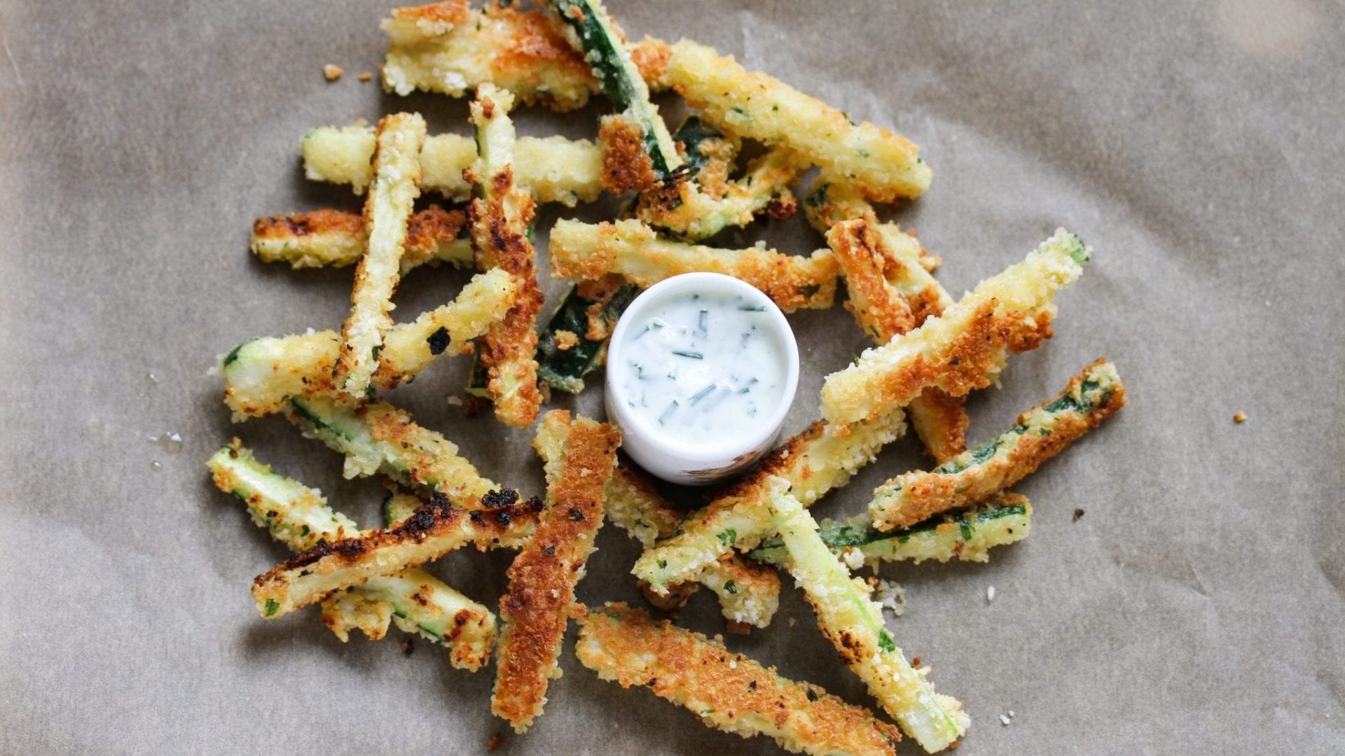 Crispy courgette fries with tzatziki dip - Healthy kids recipes - Mas & Pas